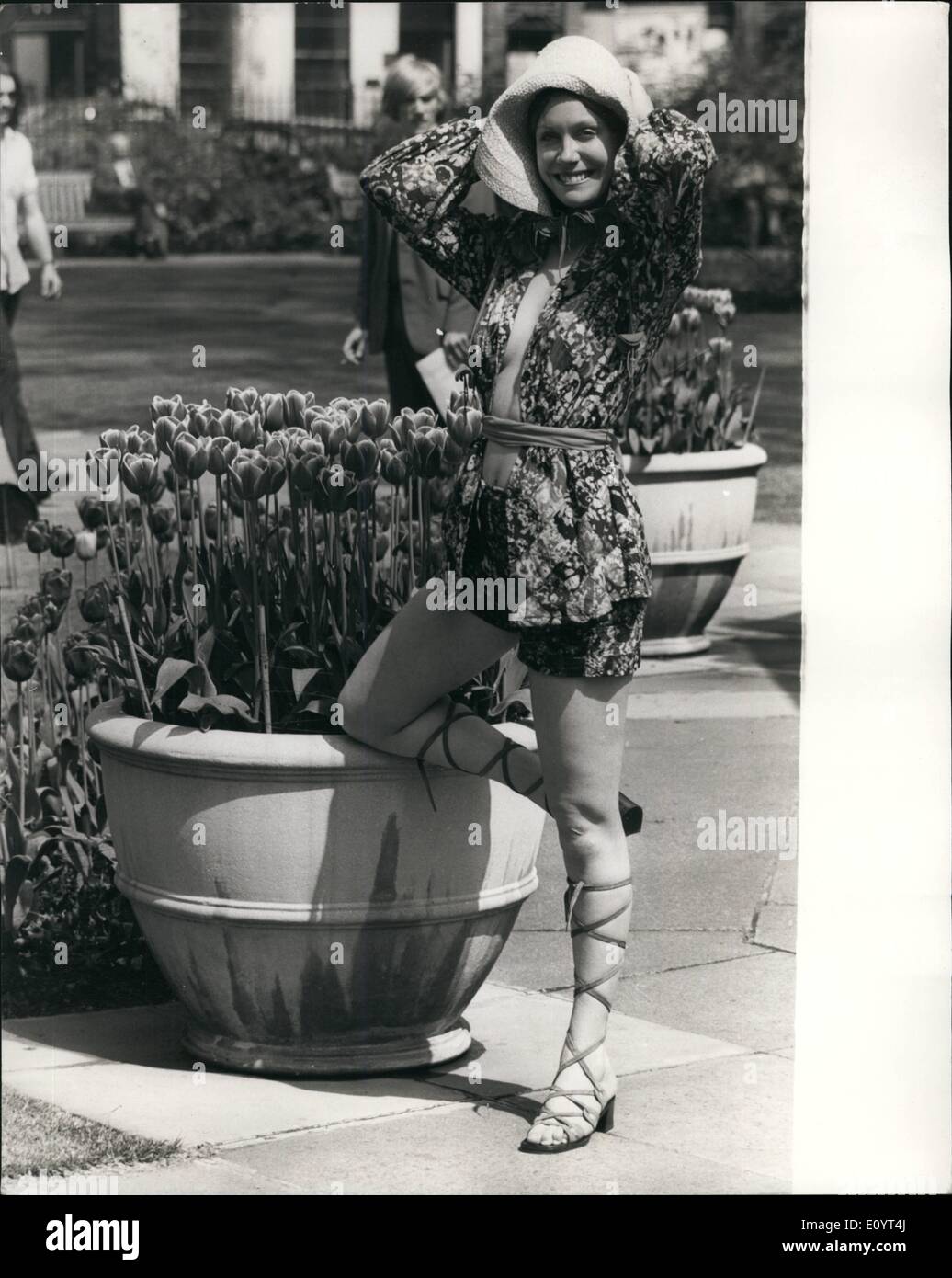 May 05, 1971 - Thea Porter to open New York Boutique: Thea Porter whose ...