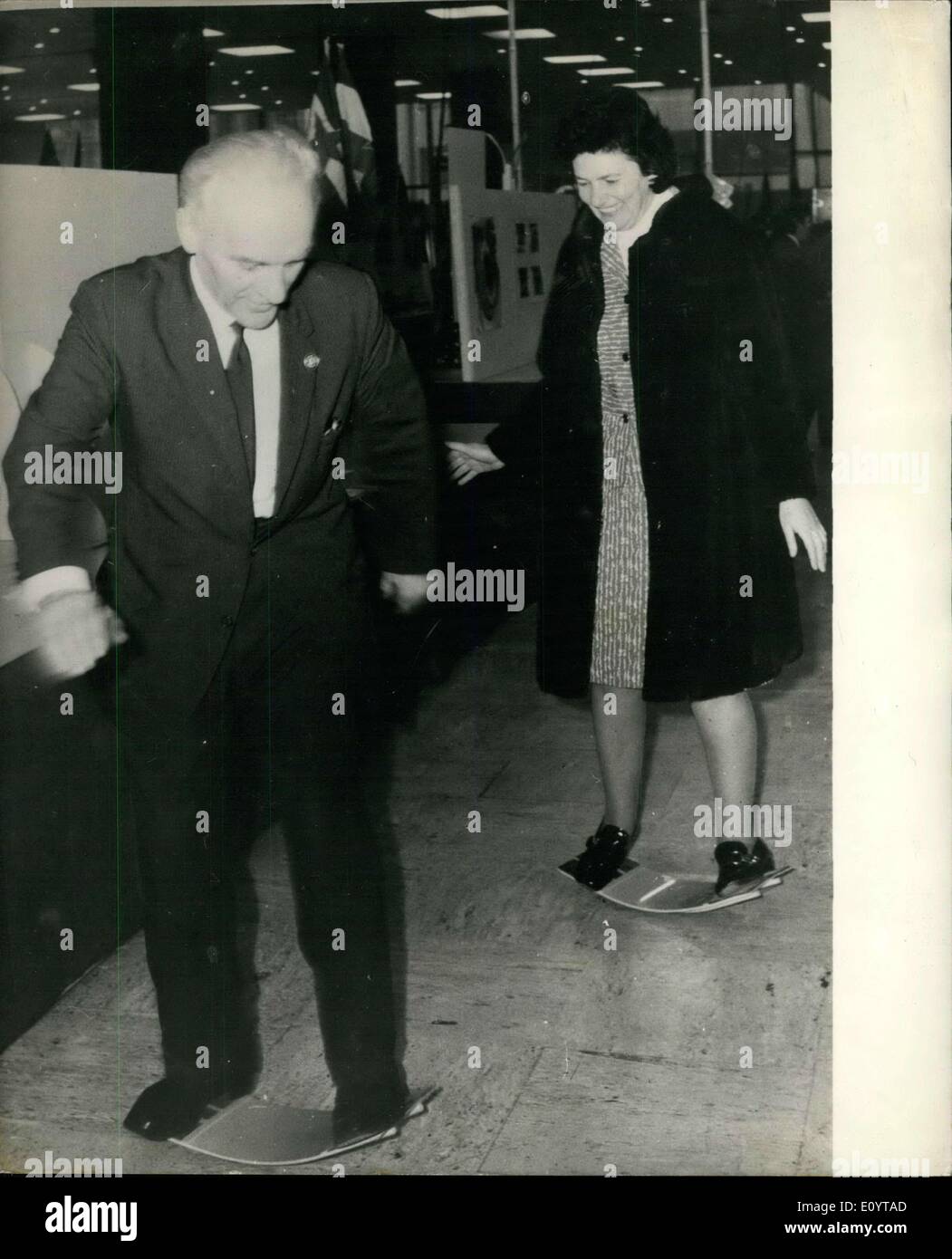 Body saw exercise hi-res stock photography and images - Alamy