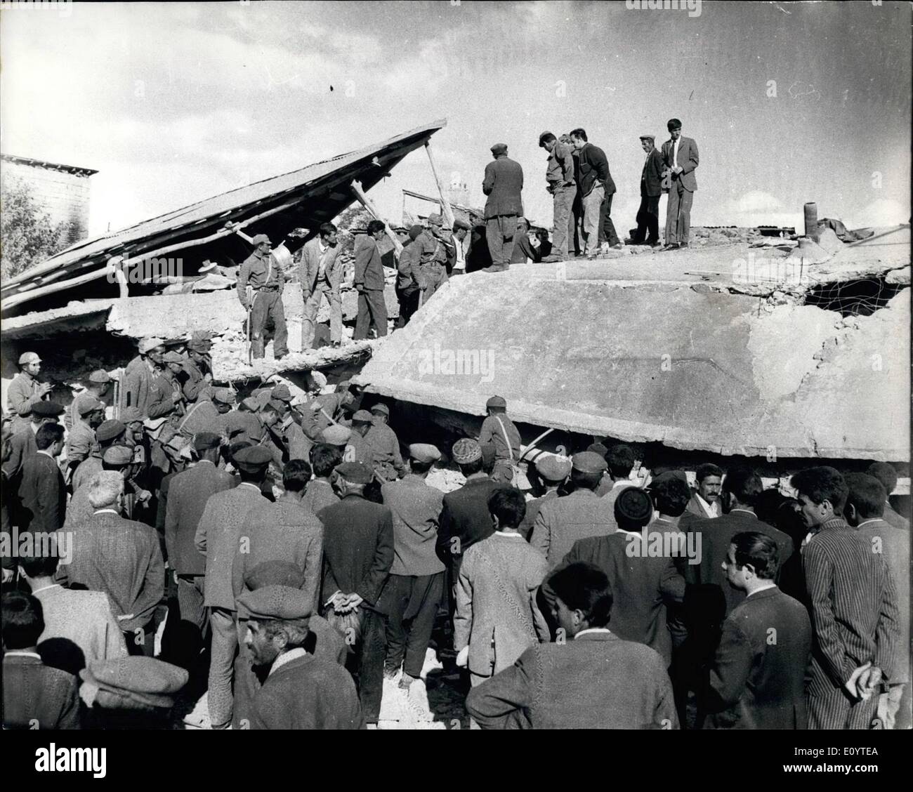 1971 earthquake disaster in eastern hi-res stock photography and images ...