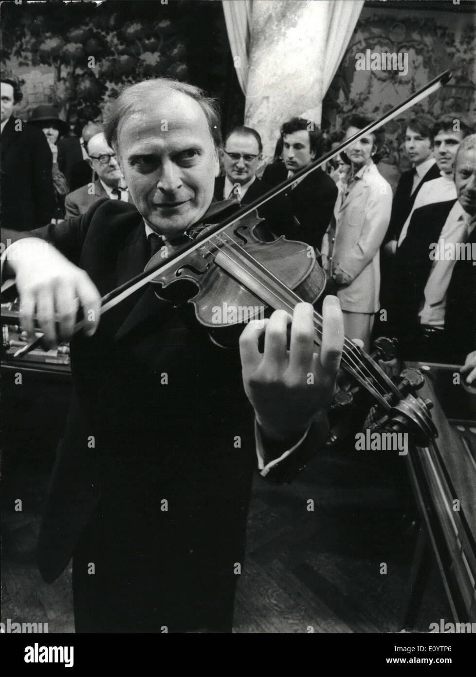 Lady blunt stradivarius hi-res stock photography and images - Alamy