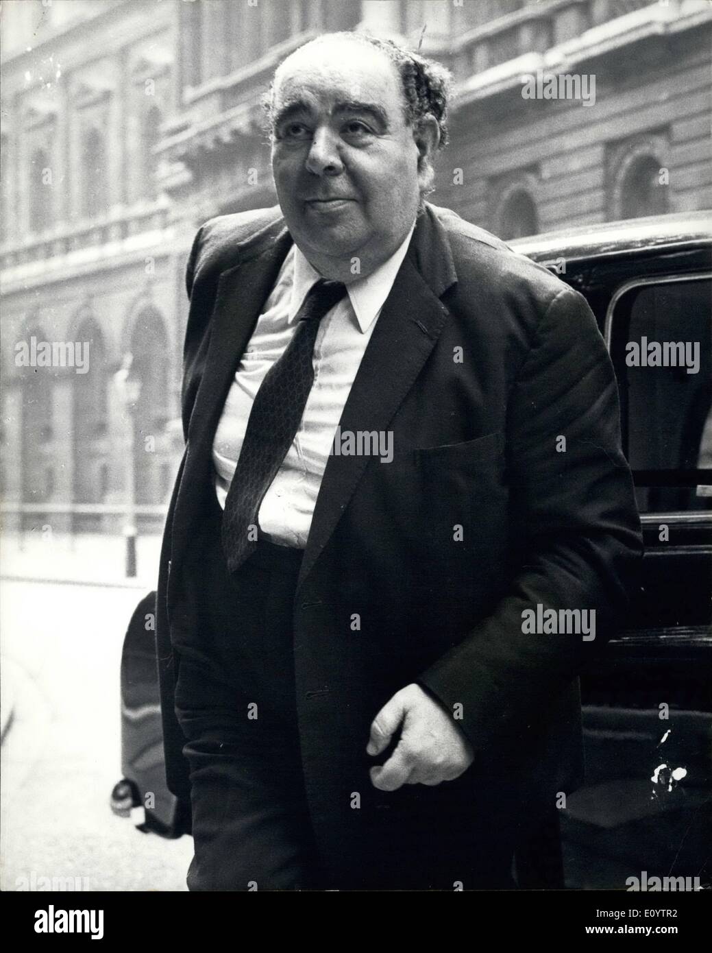 Jun. 06, 1971 - Lord Goodman Arrives in Salisbury to reopen talks for a ...