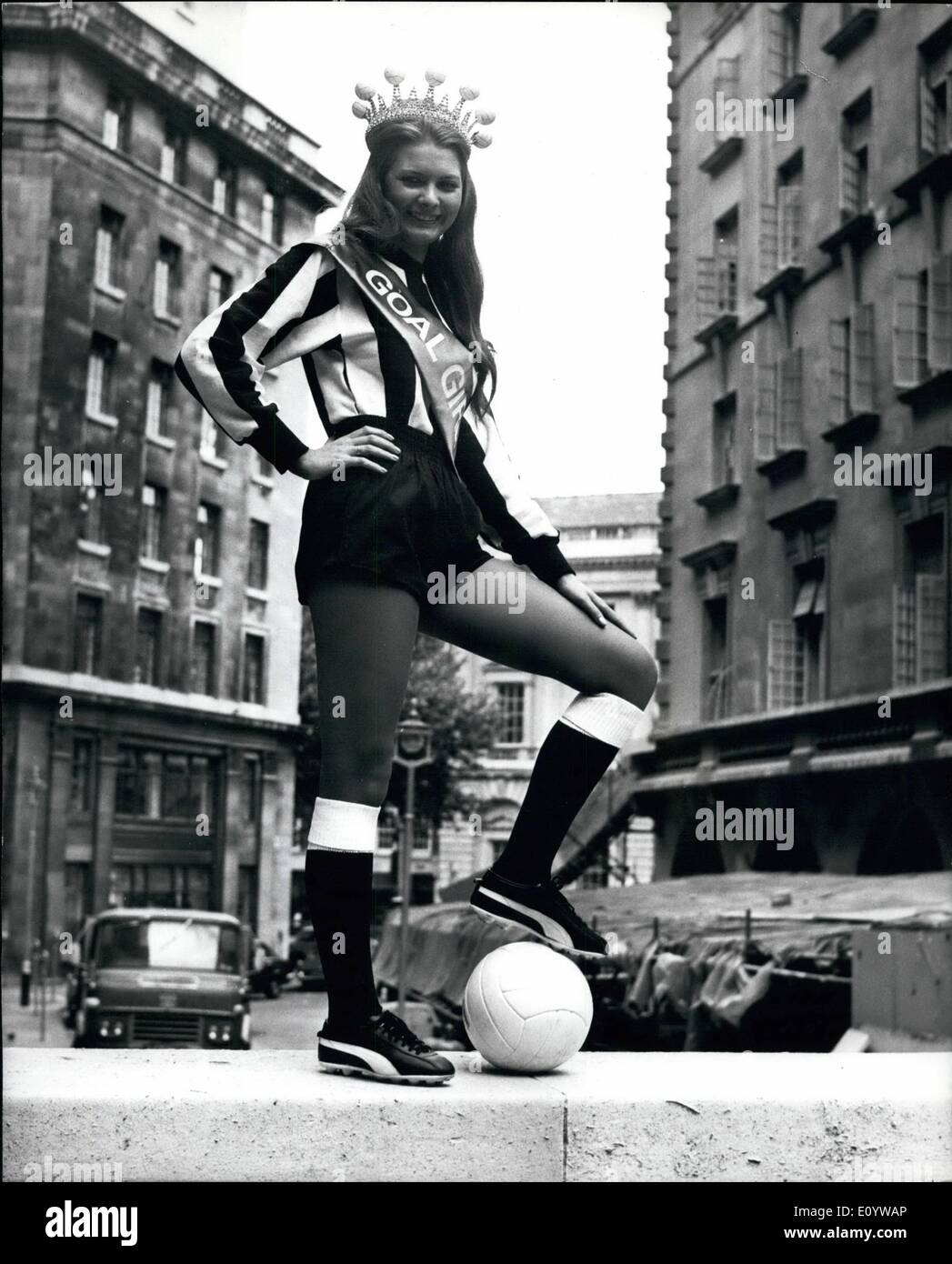 Jul. 07, 1971 - Goal Girl 71 Contest At The Waldorf Hotel The final of ...