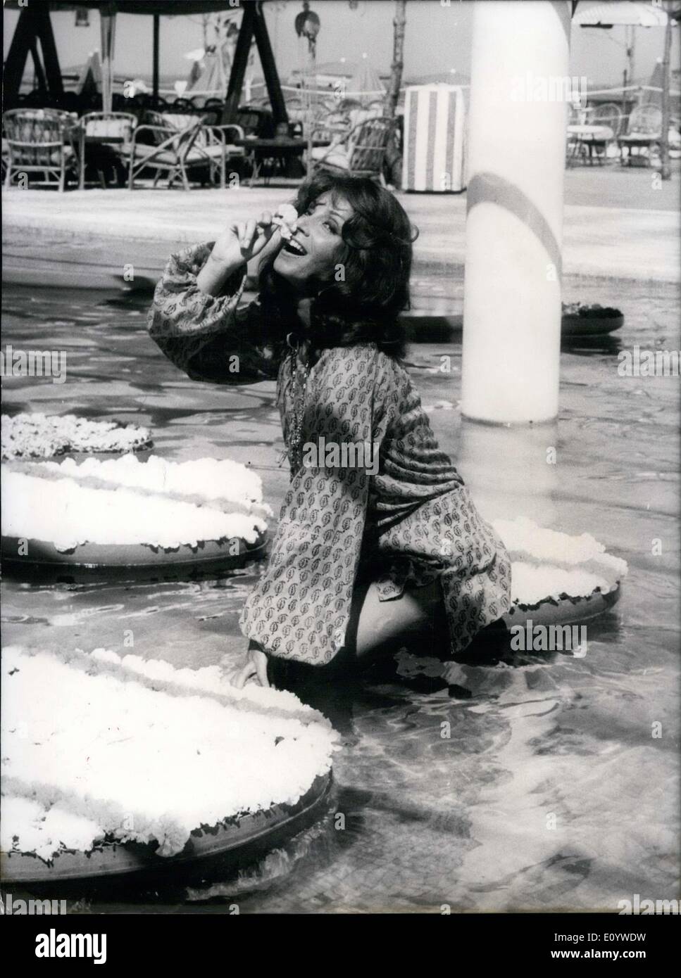 1971 andrea parisy in antibes hi-res stock photography and images - Alamy