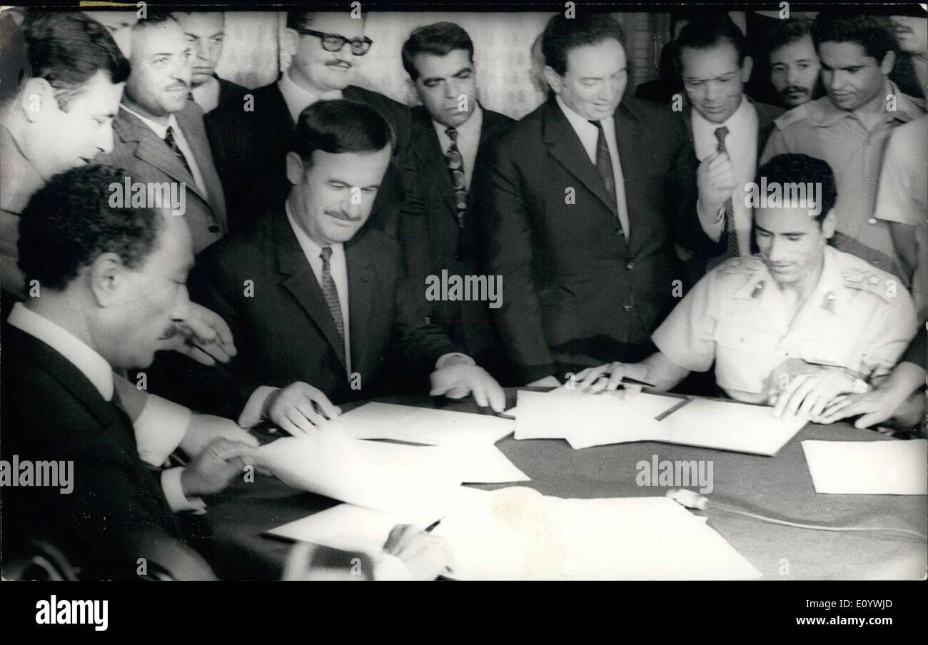 Aug. 08, 1971 - Signature of the signing of the draft constitution of ...
