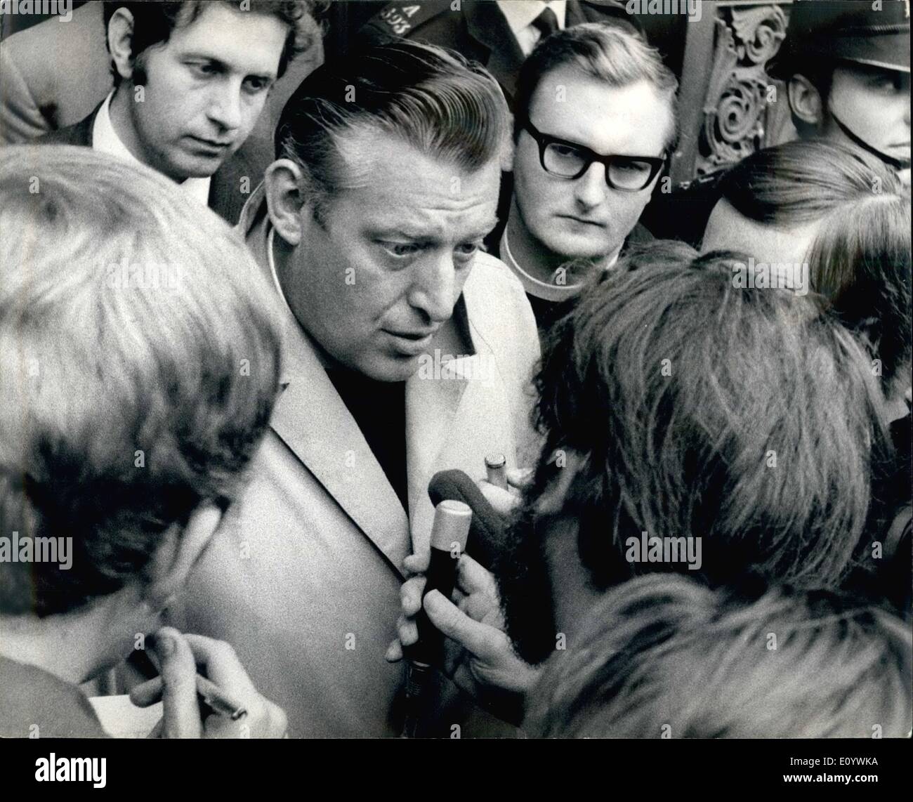 Aug. 08, 1971 - The Rev Ian Paisley Talks With Mr. Maudlimng: the Revb ...