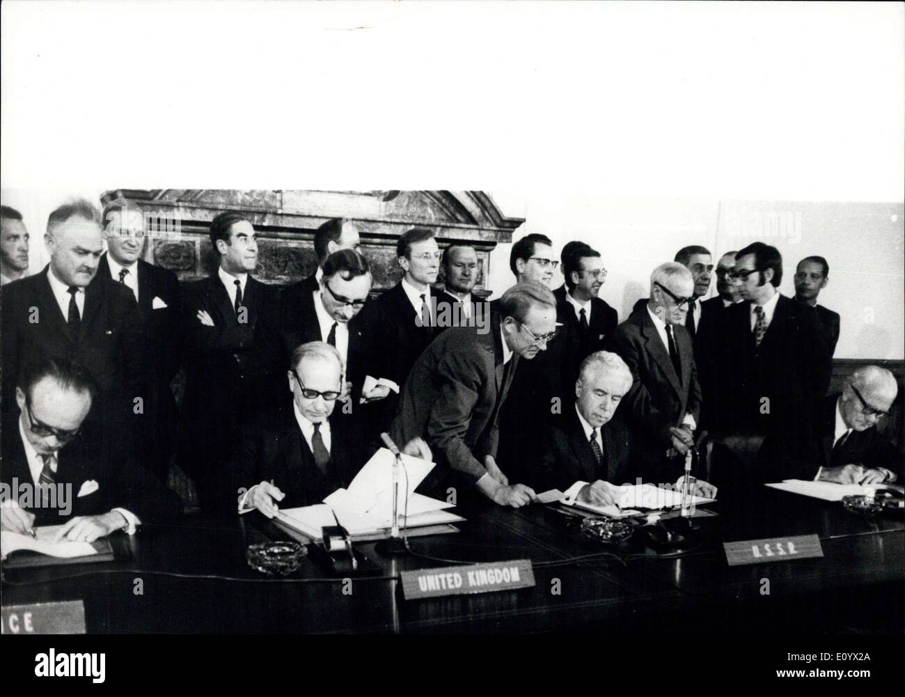 Second world war sign hi-res stock photography and images - Alamy