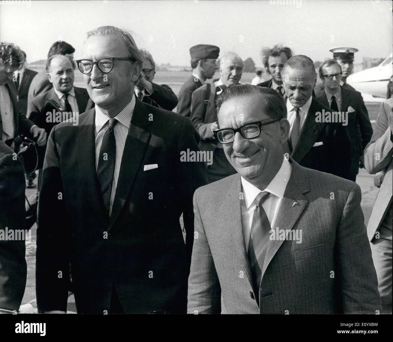 Sep. 09, 1971 - Mr . Mintoff arrives for talks. photo shows Mr. Dom ...