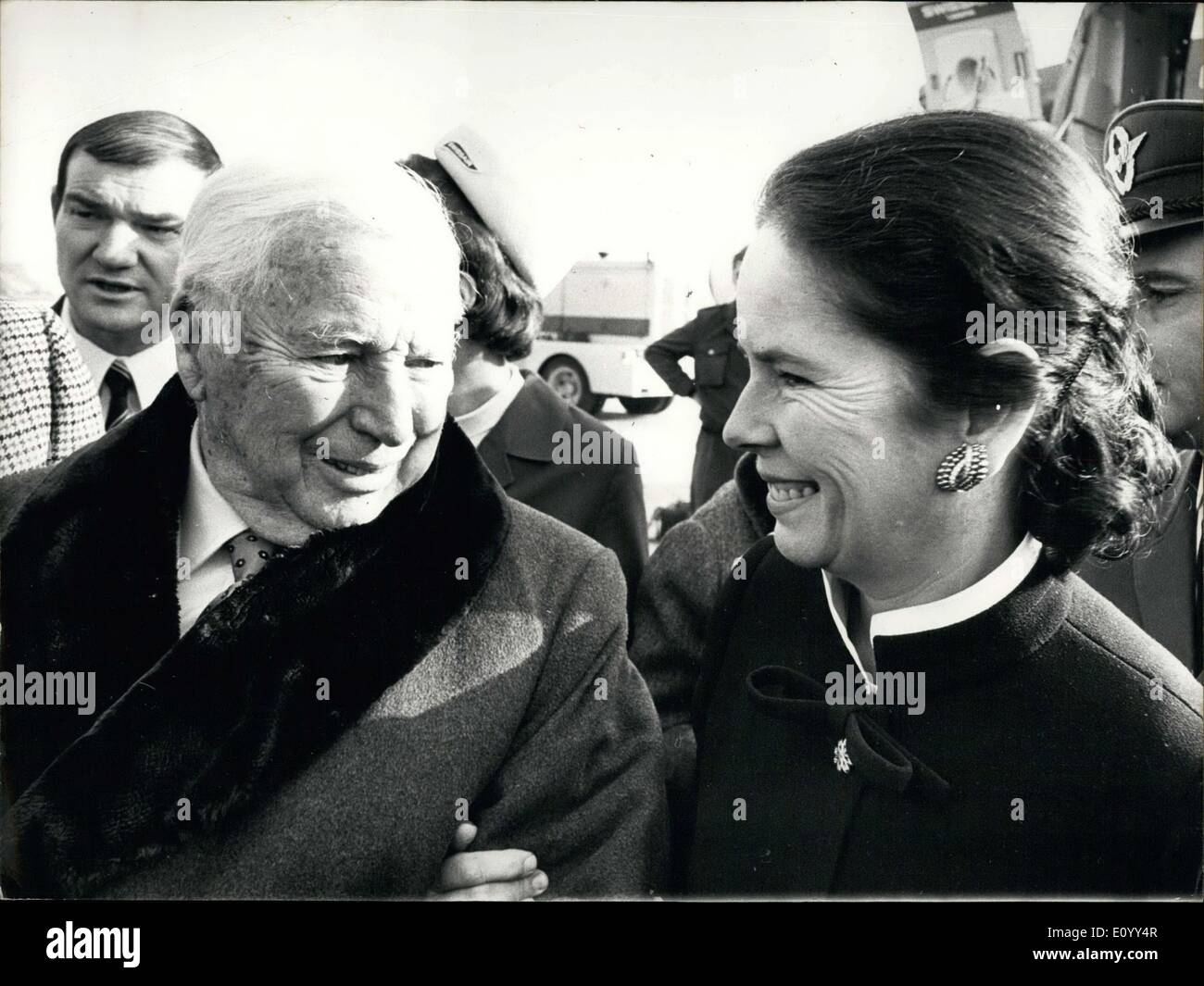 Wife of charlie chaplin hi-res stock photography and images - Alamy