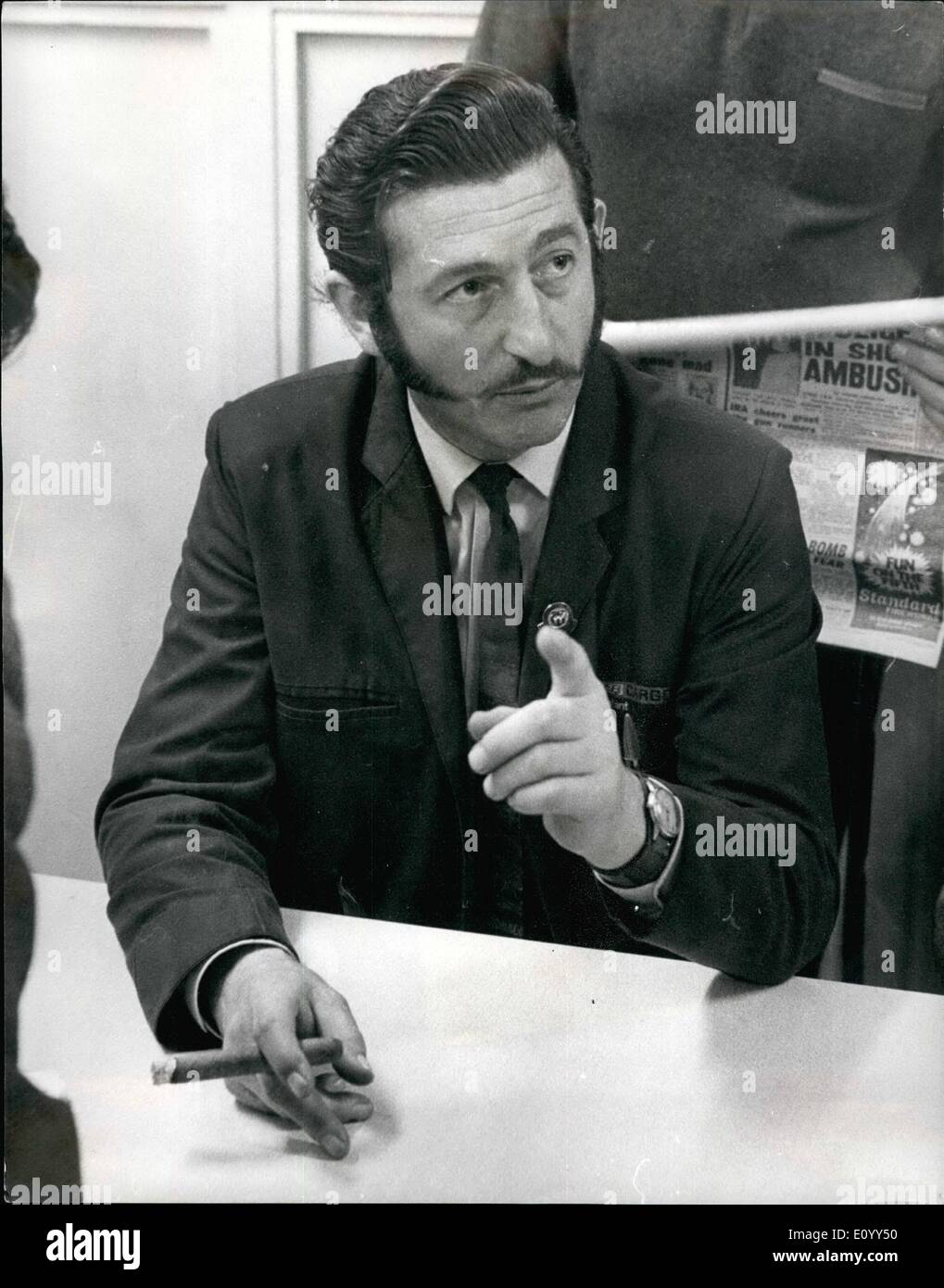 Nov. 03, 1971 - November 3rd 1971 Strike at Heathrow - Nearly 30,000 ...