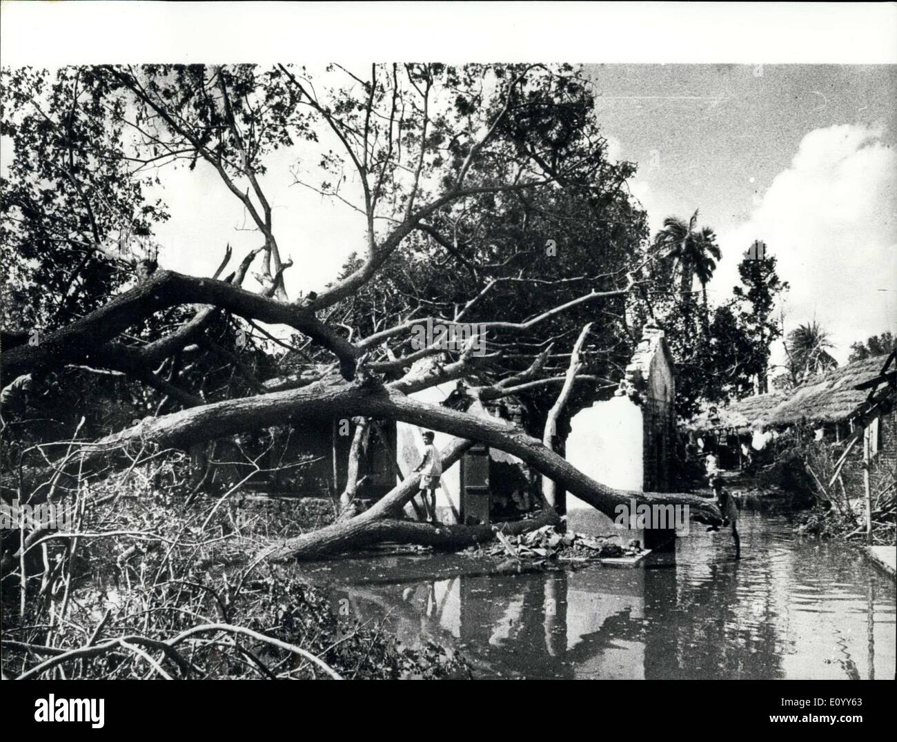 Orissa cyclone hi-res stock photography and images - Alamy