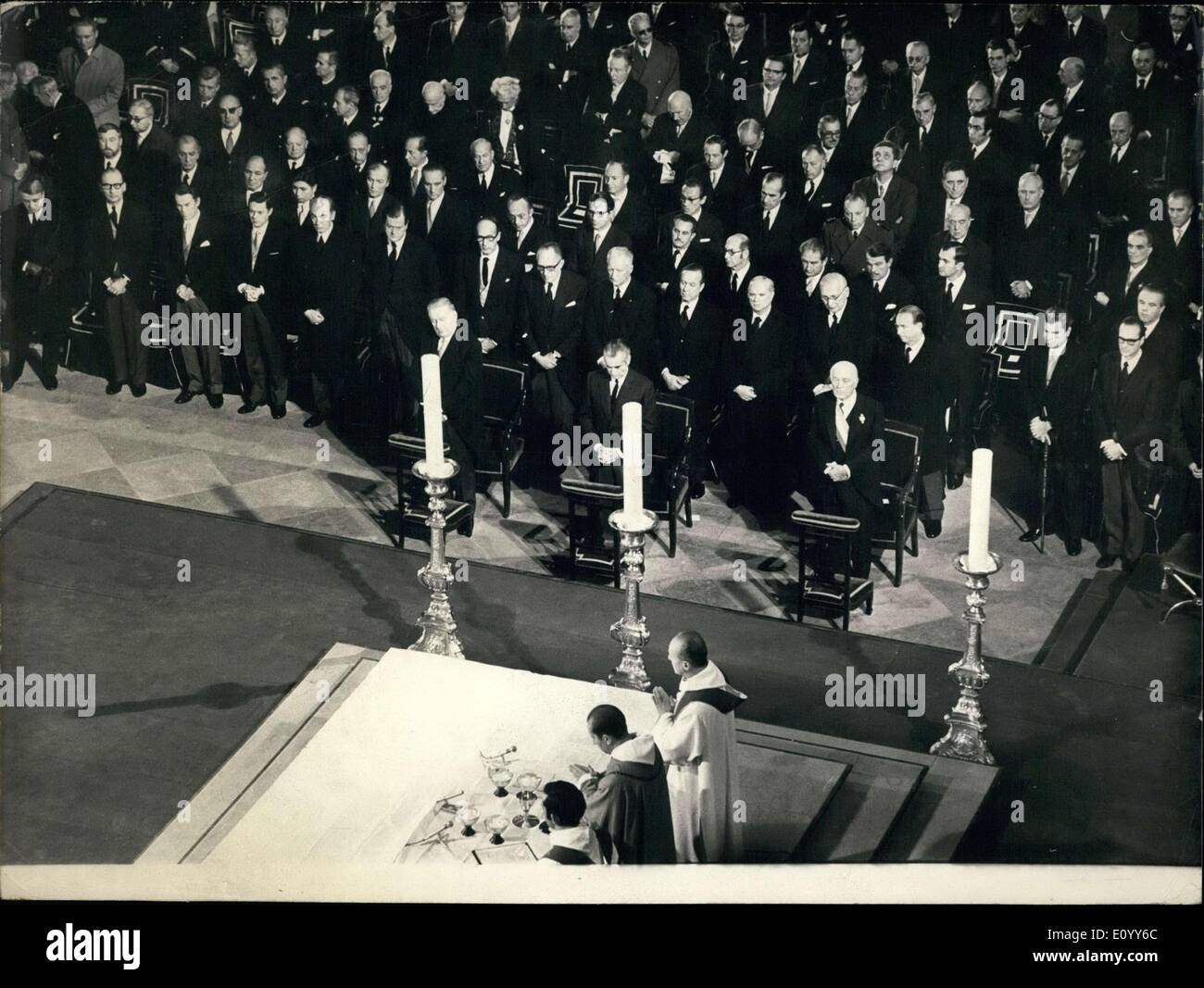 Nov. 09, 1971 - Left to right: Senate President Alain Poher, Prime ...