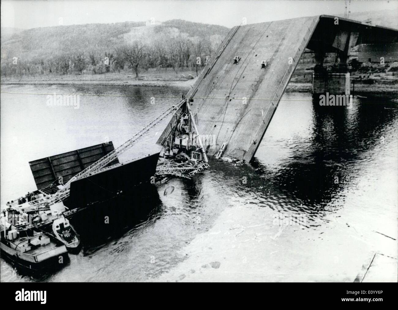 Nov. 11, 1971 - Bridge On The Rhine Near Koblenz Collapses: Nearly 30 ...