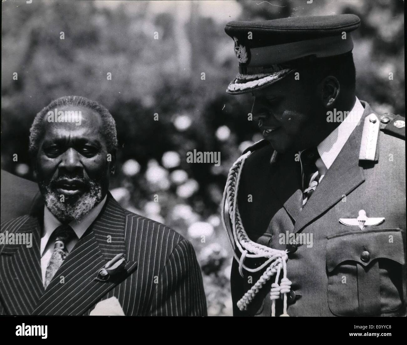Nov. 11, 1971 - Enclosed please find two pictures taken in Nairobi ...