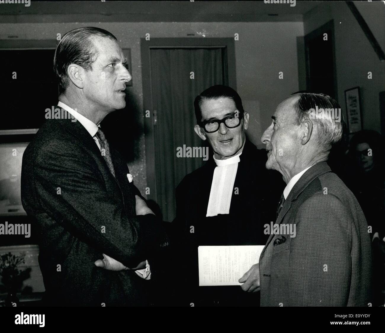 Nov. 11, 1971 - Duke of Edinburgh meets an old Comrade when he ...