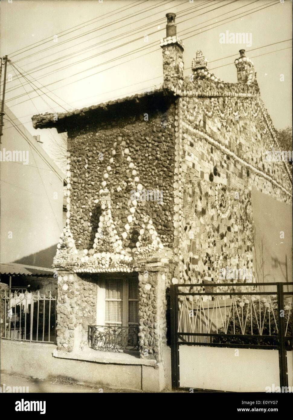 Nov. 12, 1971 - Shell House in Northern Paris Suburbs Stock Photo - Alamy