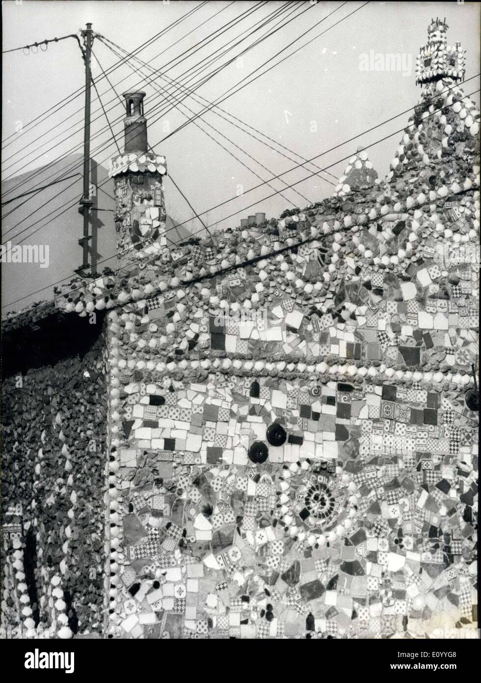 Nov. 12, 1971 - Shell House in Northern Paris Suburbs Stock Photo - Alamy