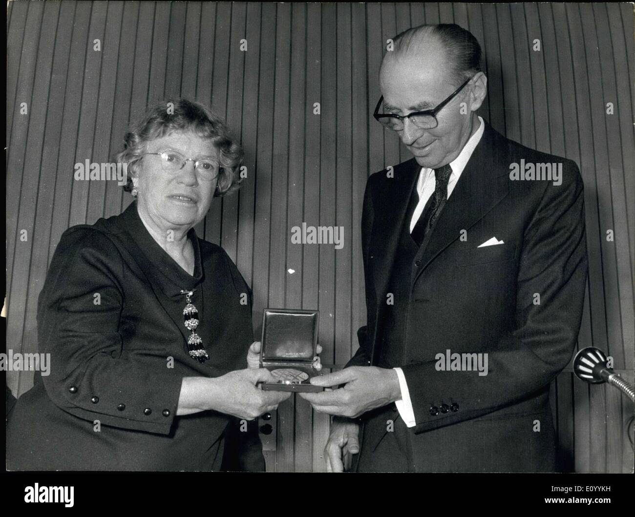 Popularized hi-res stock photography and images - Alamy