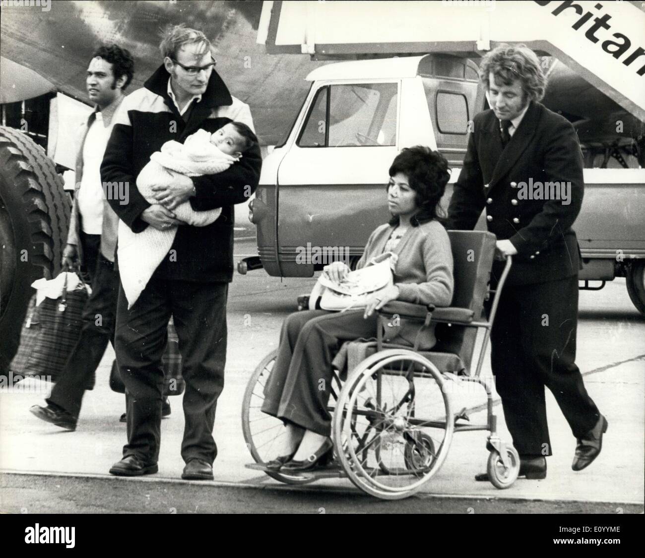 Dec. 11, 1971 - Evacuees From West Pakistan Arrive At Luton: Some of ...