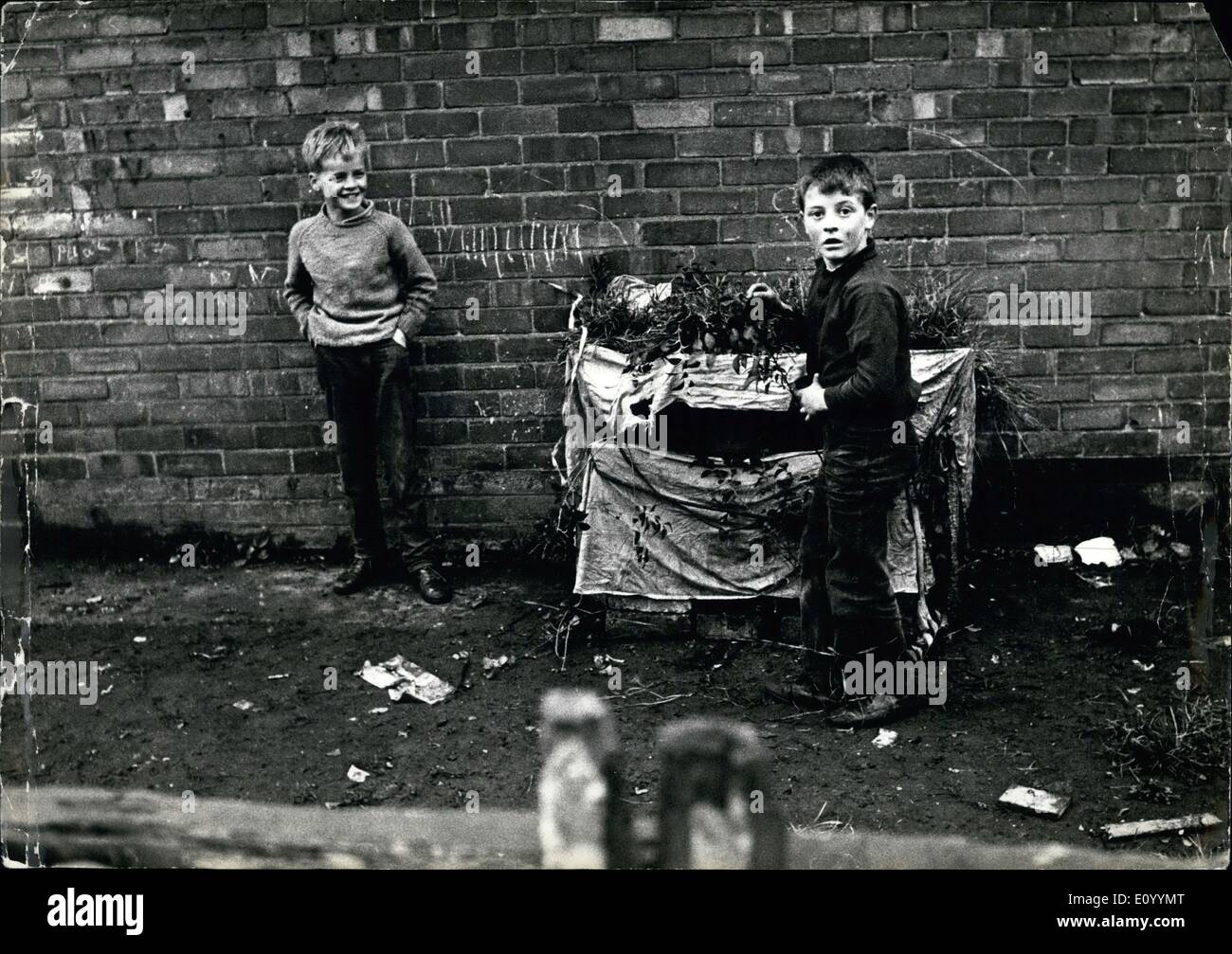 Dec. 12, 1971 - Ulster riots - Ardoyne Catholic quarters Stock Photo ...