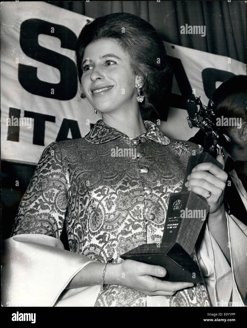 Dec. 12, 1971 - PRINCESS ANNE RECEIVES SPORTSWOMAN OF THE YEAR AWARD ...
