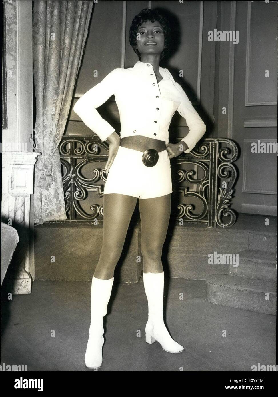 Dec. 12, 1971 - Family Makes First Footsteps on French Soil With Nurses ...