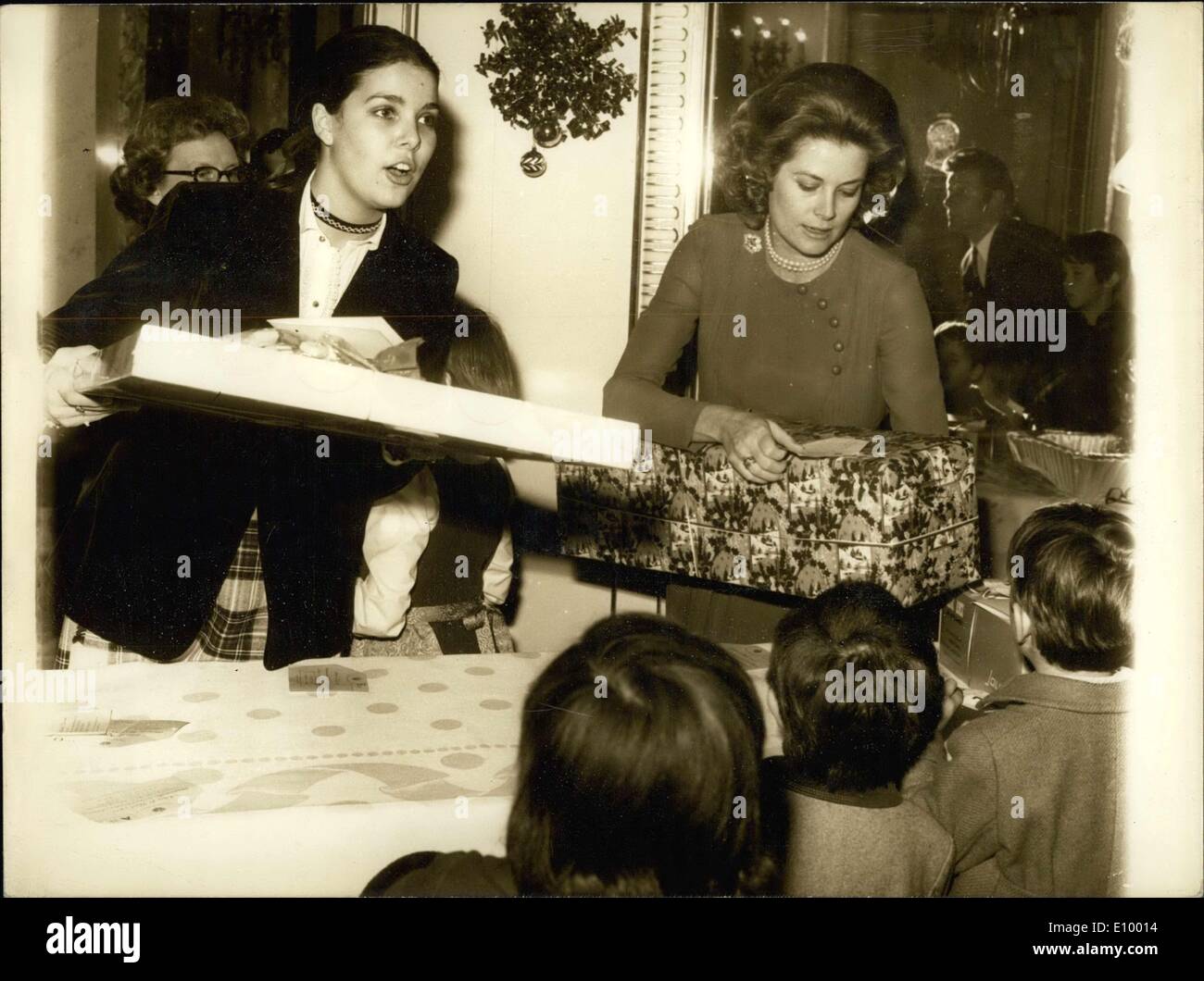 Dec. 20, 1971 - Princess Stephanie and Princess Grace Giving Gifts to ...