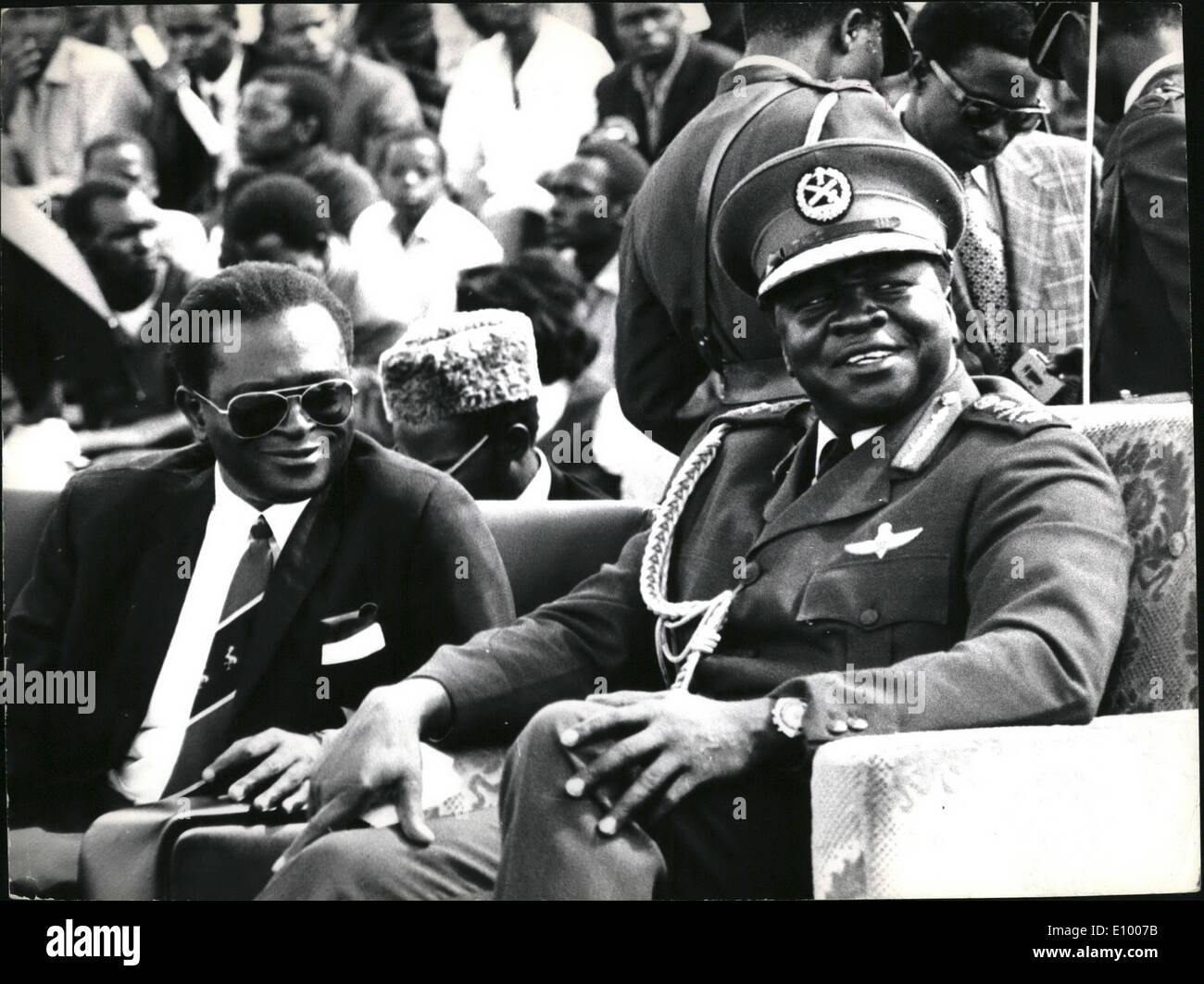 Chats to press hi-res stock photography and images - Alamy