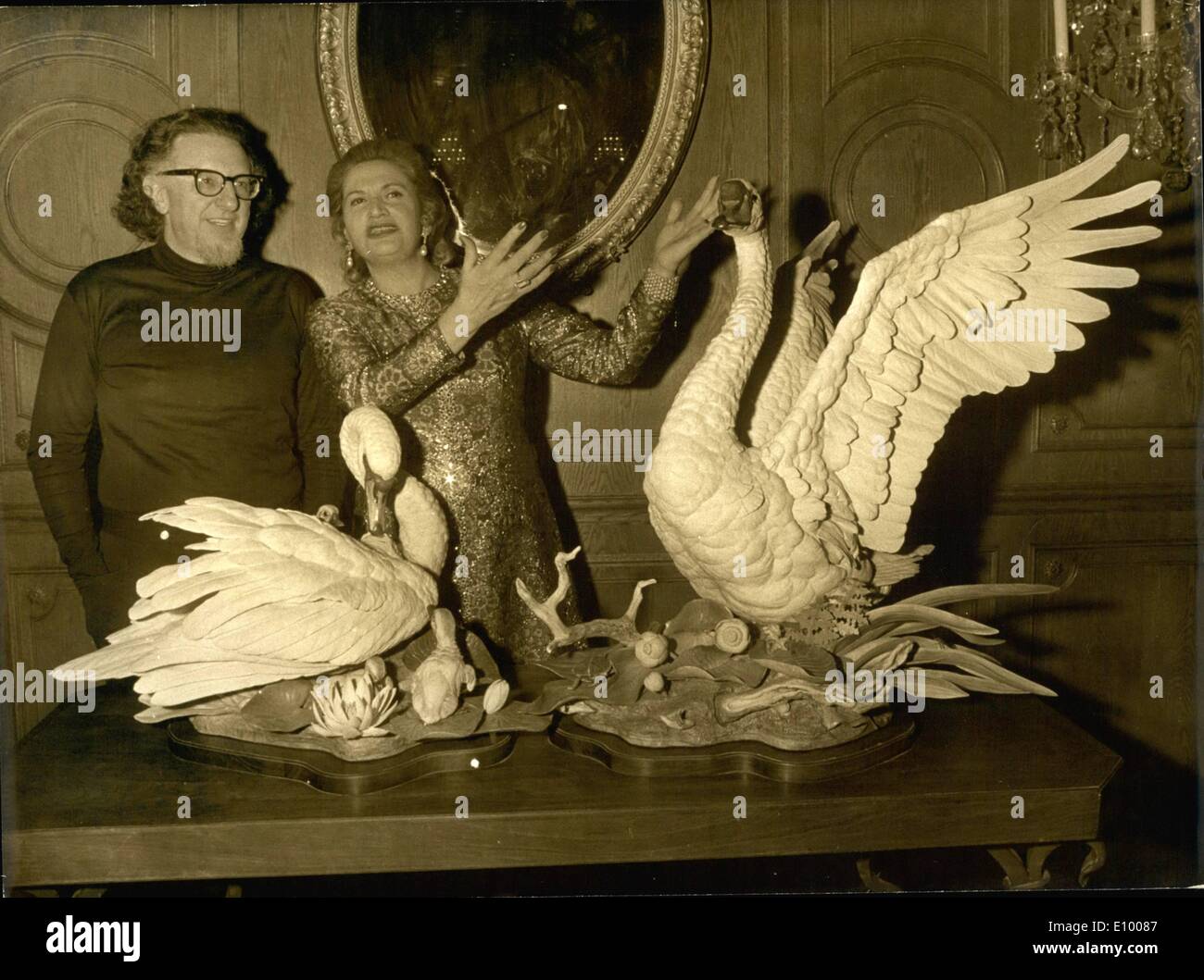 Palley buys art as a profession hi-res stock photography and images - Alamy