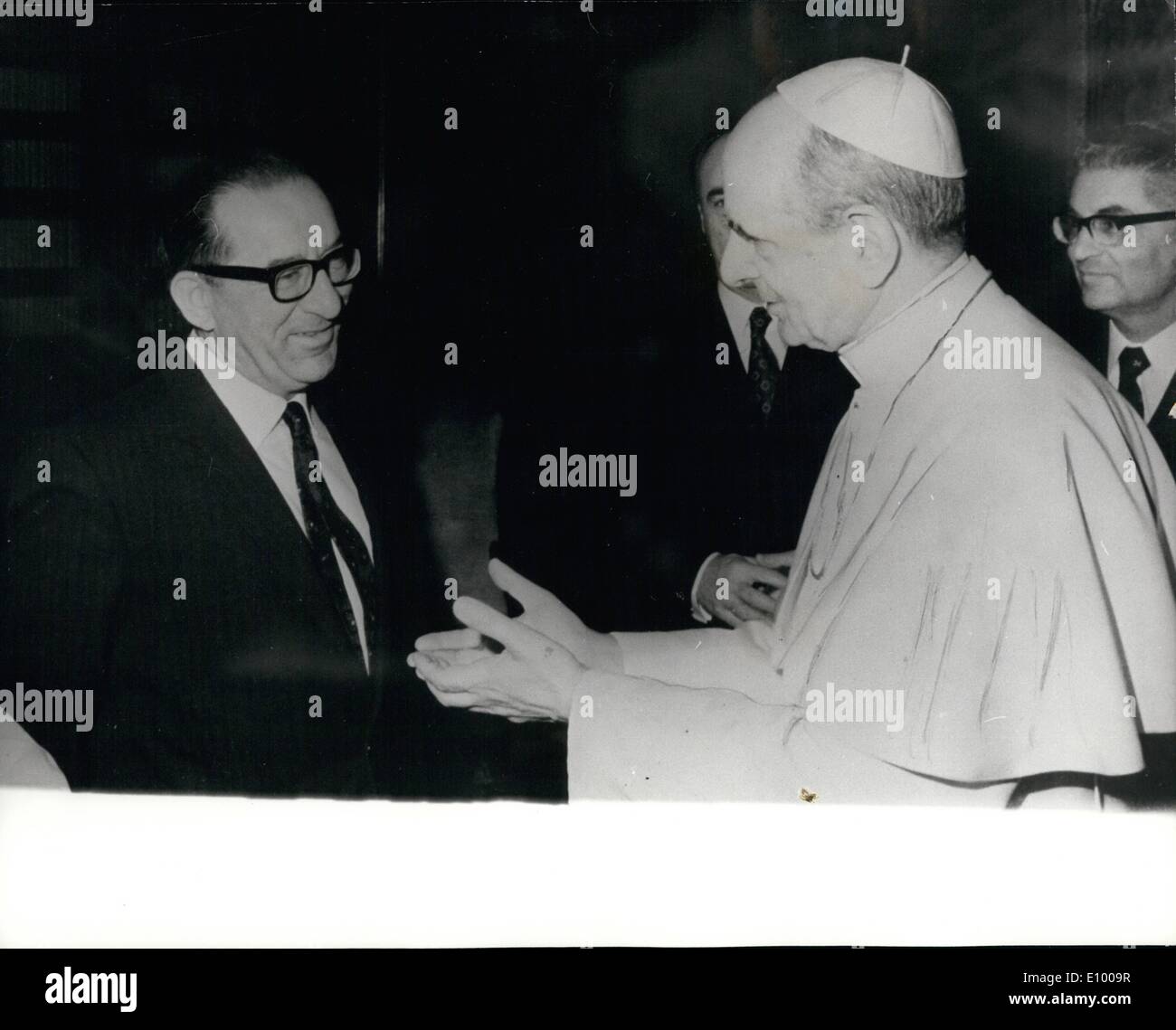 Jan. 01, 1972 - Mr. Mintoff meets the pope. photo shows During his ...