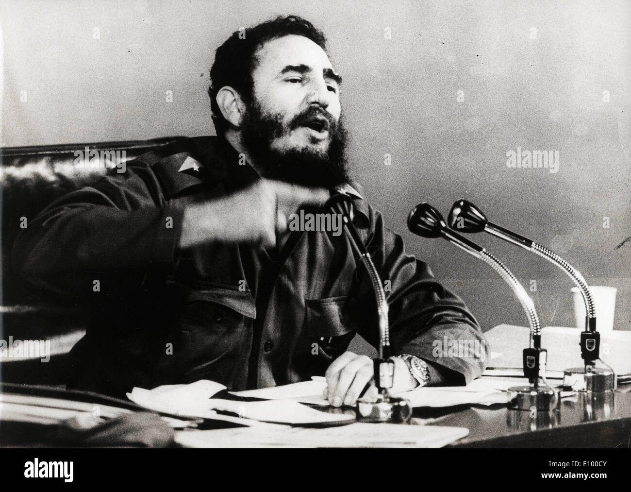 Fidel castro speaking hi-res stock photography and images - Alamy
