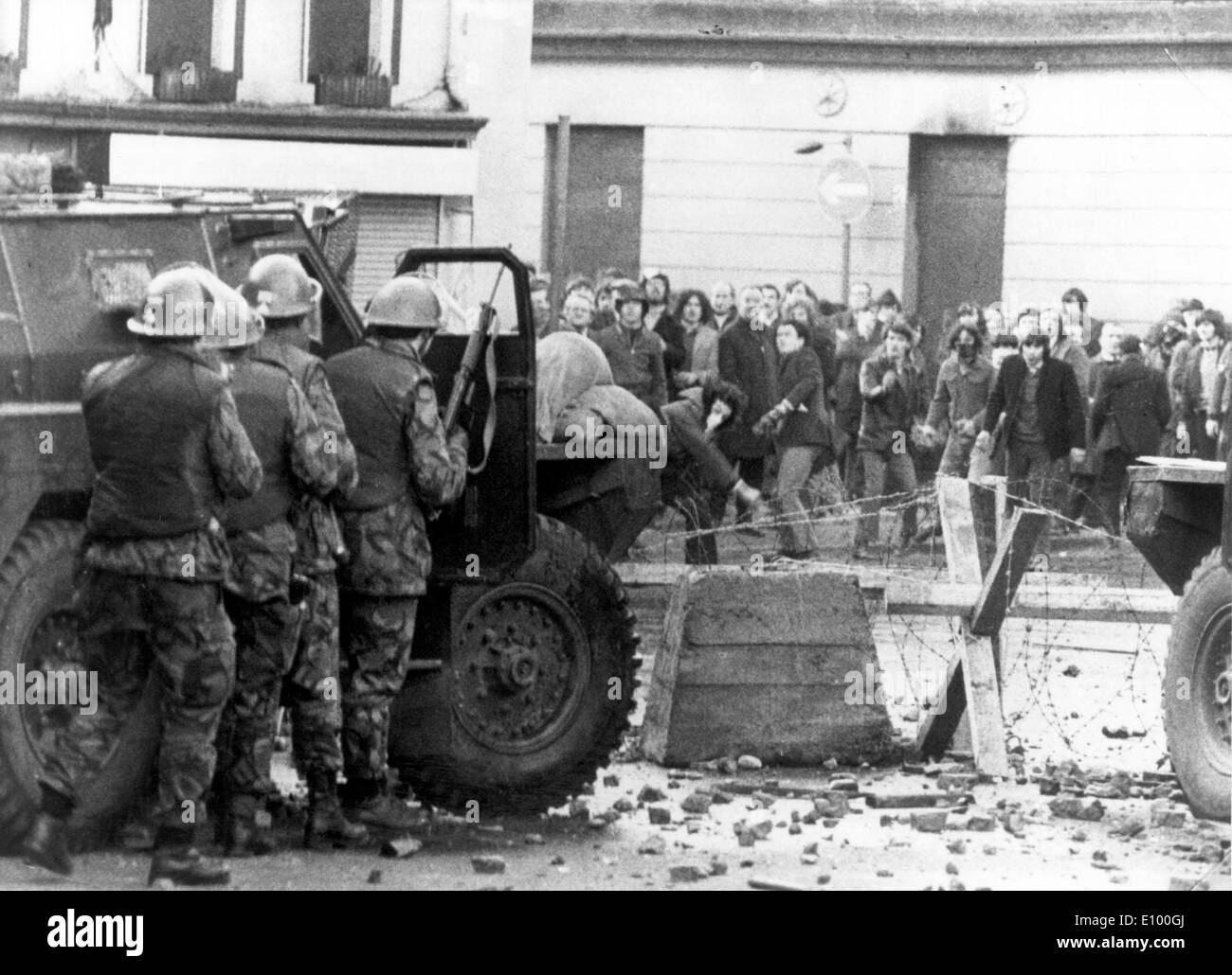 Derry riots hi-res stock photography and images - Alamy