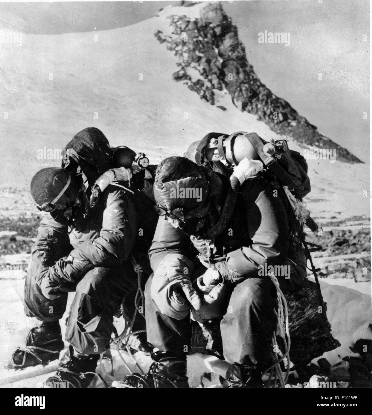 Climbing mount everest gear hi-res stock photography and images - Alamy