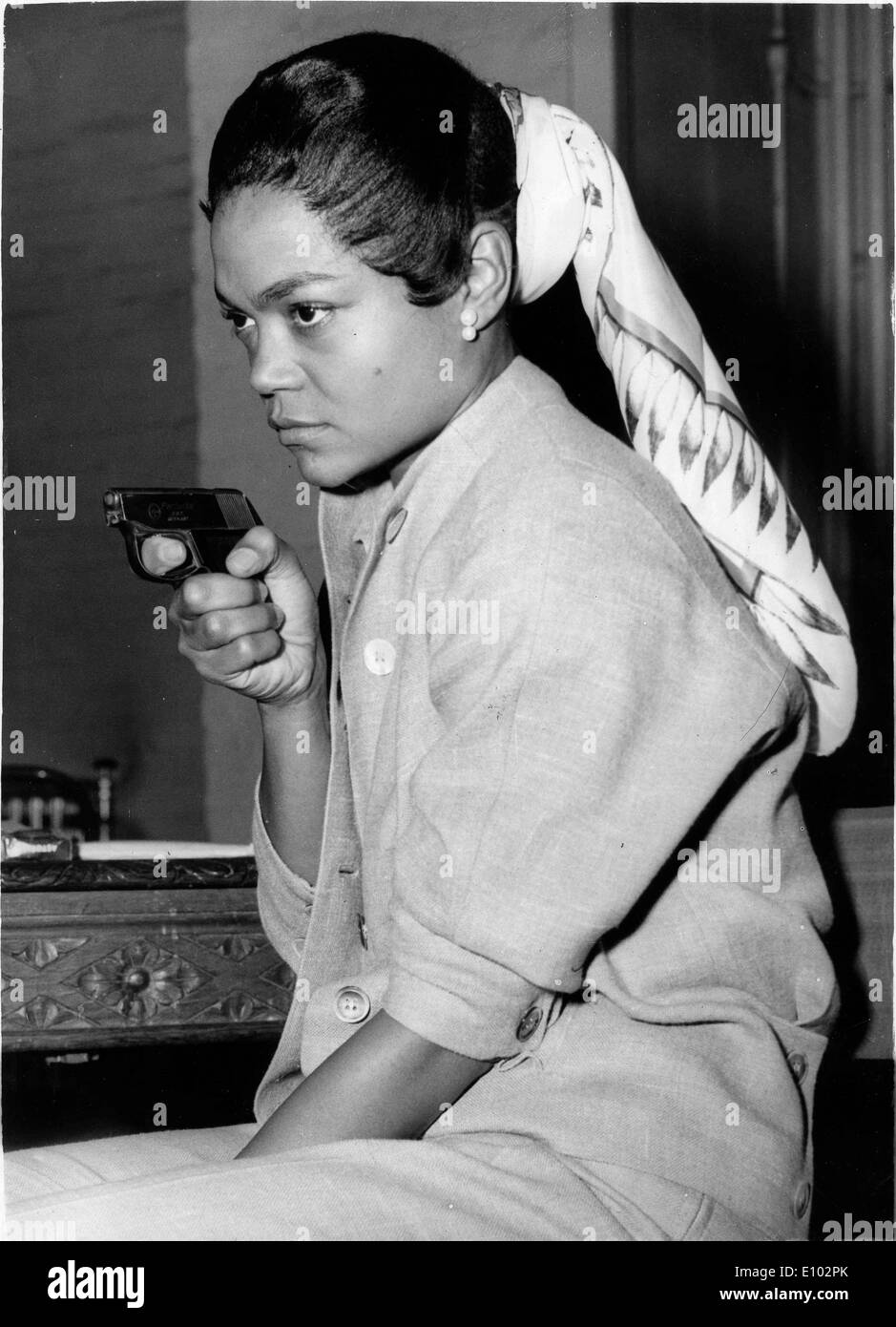 Singer Eartha Kitt rehearses television show Stock Photo - Alamy