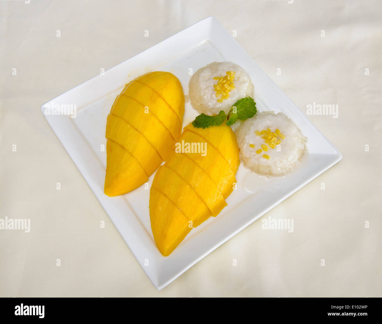 mango and sticky rice, a popular favorite in Bangkok, Thailand Stock ...