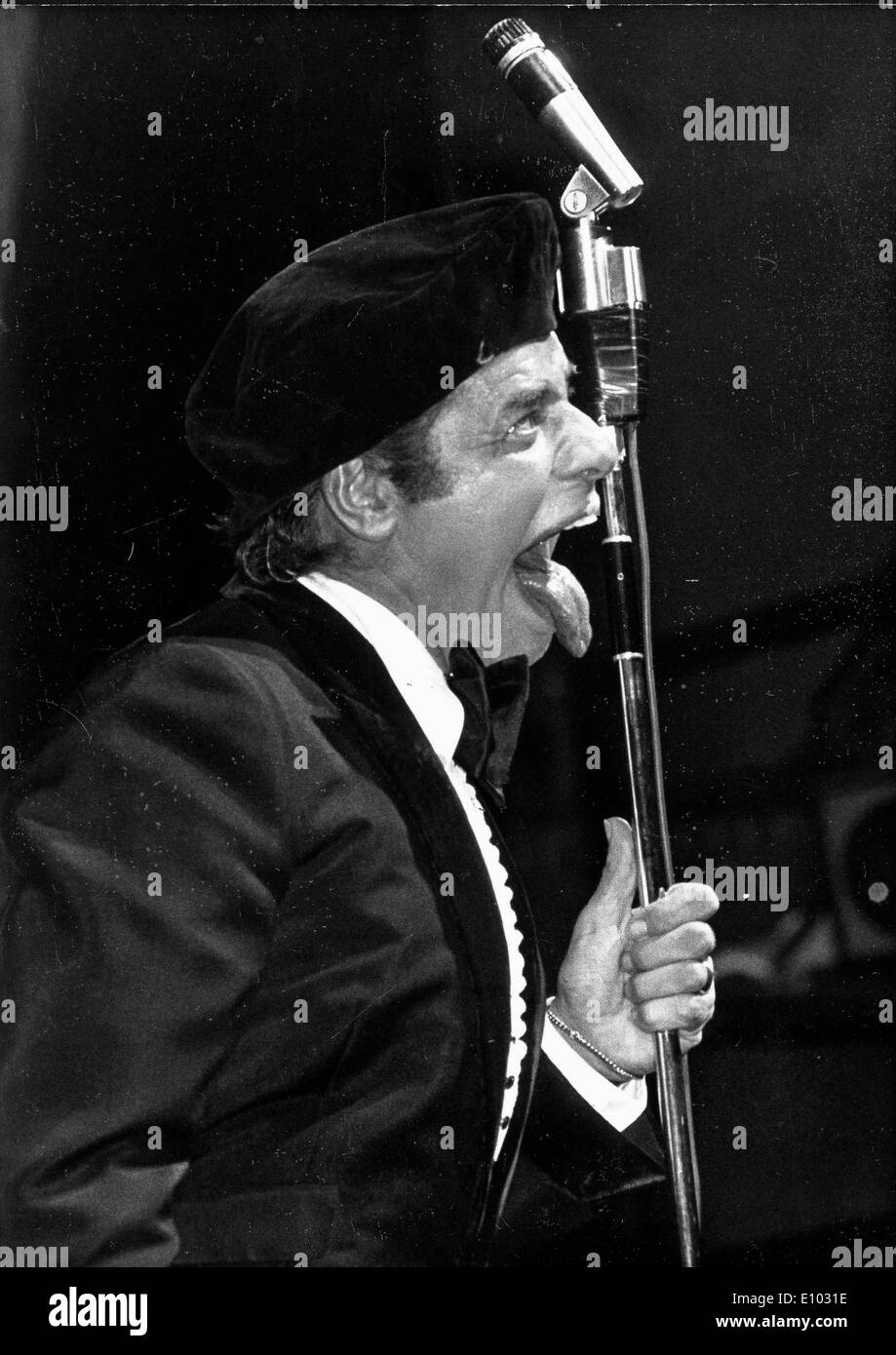 Tv comedy show Black and White Stock Photos & Images - Alamy