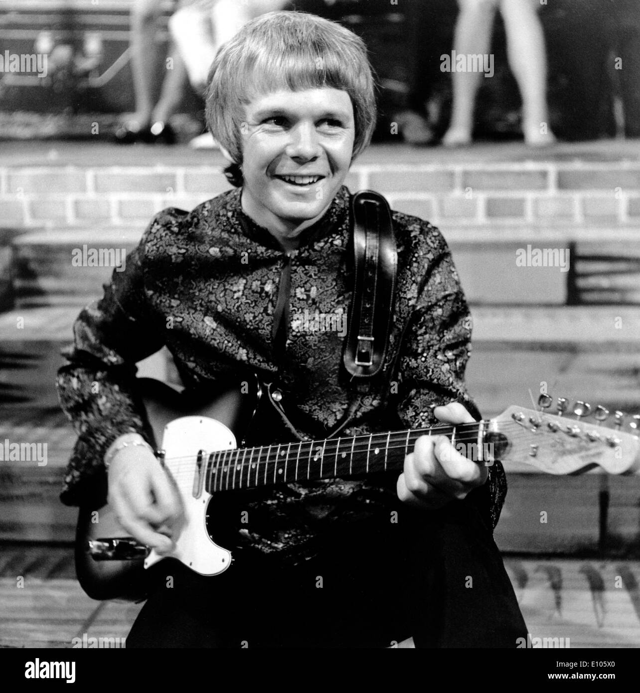 Singer man Black and White Stock Photos & Images - Alamy