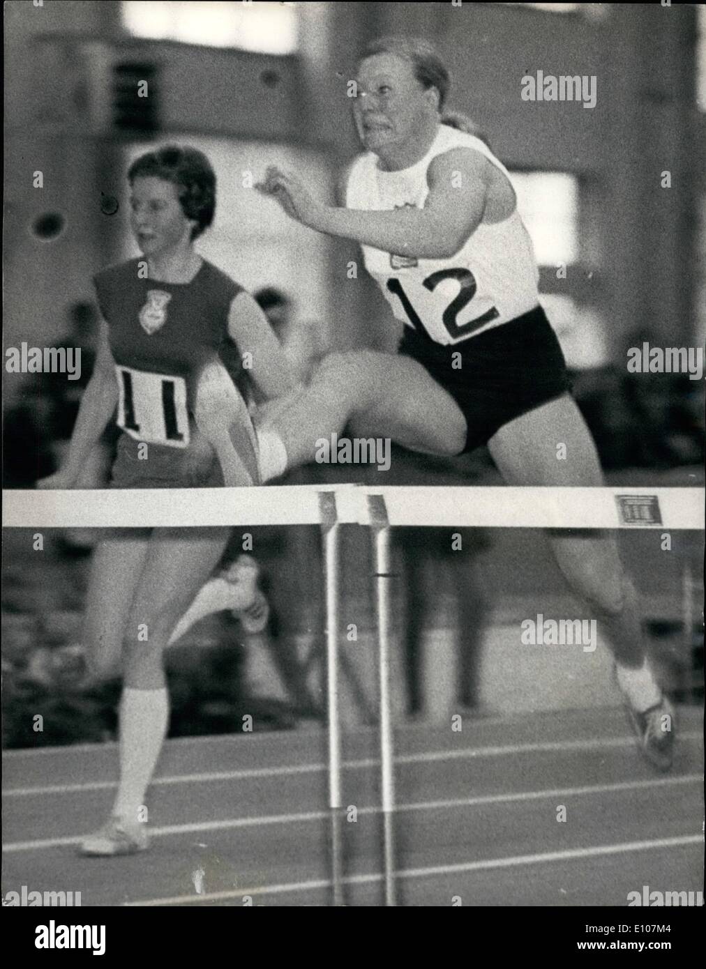 Mary peters hurdles hi-res stock photography and images - Alamy