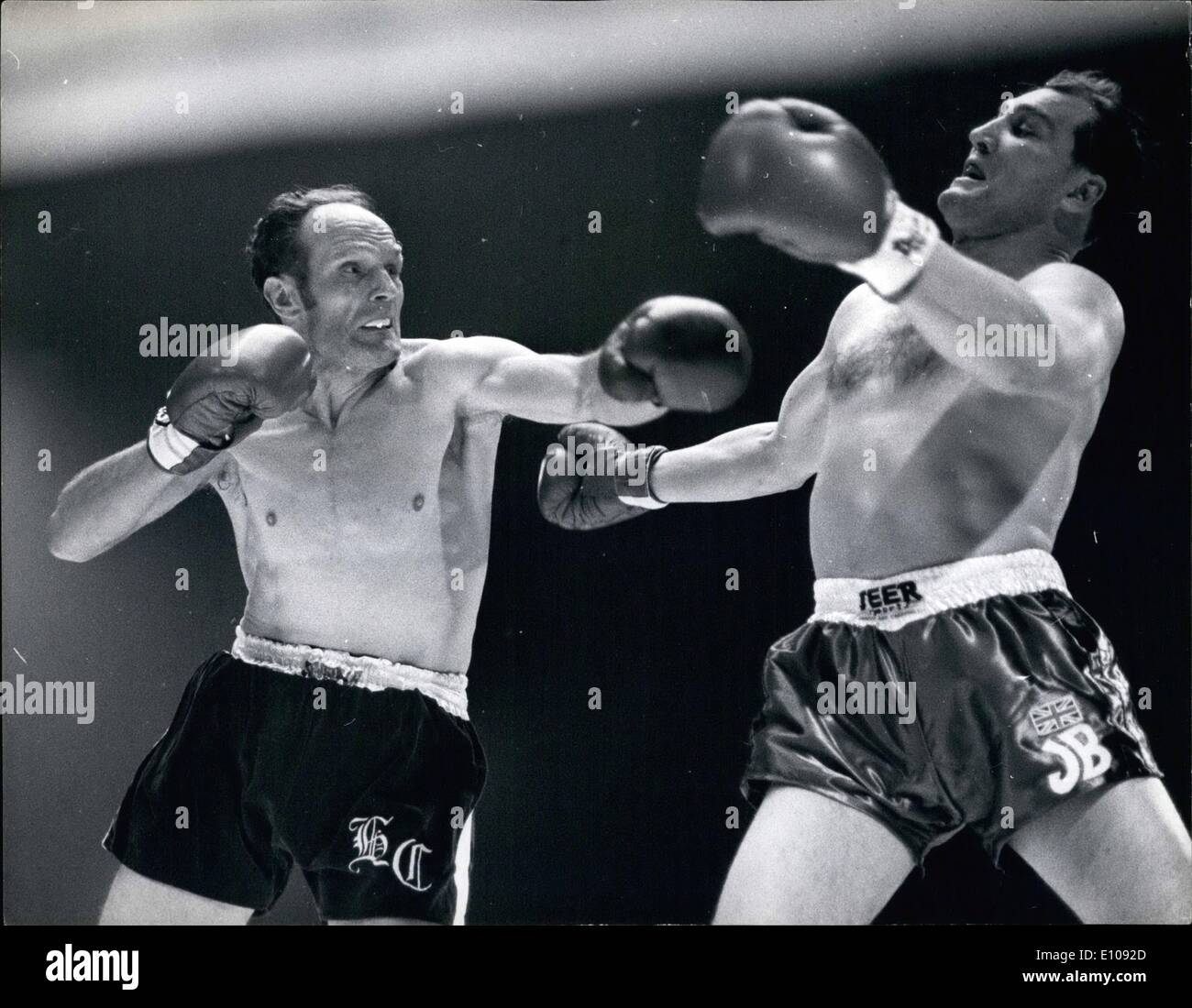British heavyweight champion henry cooper hi-res stock photography and ...