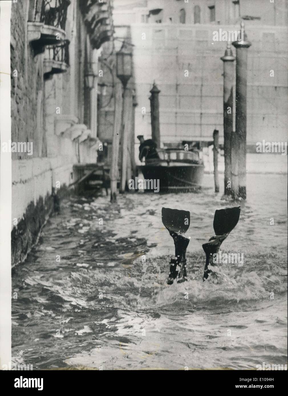 Divers study venices problems hi-res stock photography and images - Alamy