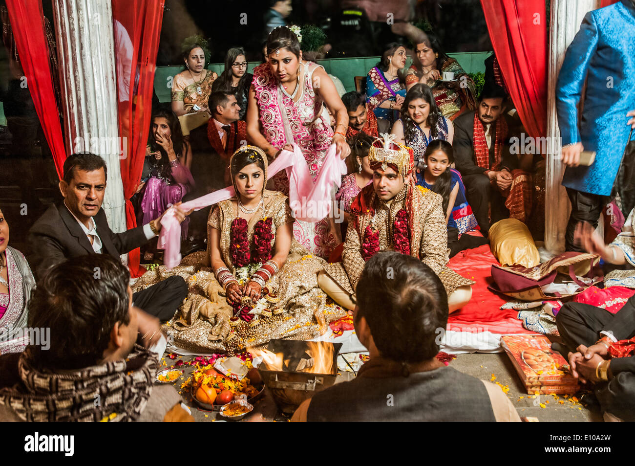 Indian wedding bride groom hi-res stock photography and images - Alamy