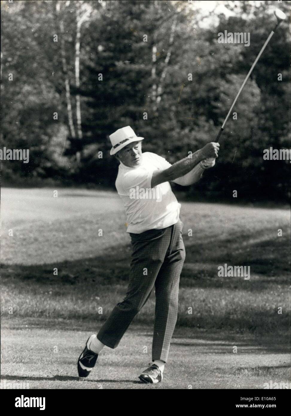 May 27, 1972 - Entertainer Bob Hope in a amateur golf tournament Stock ...