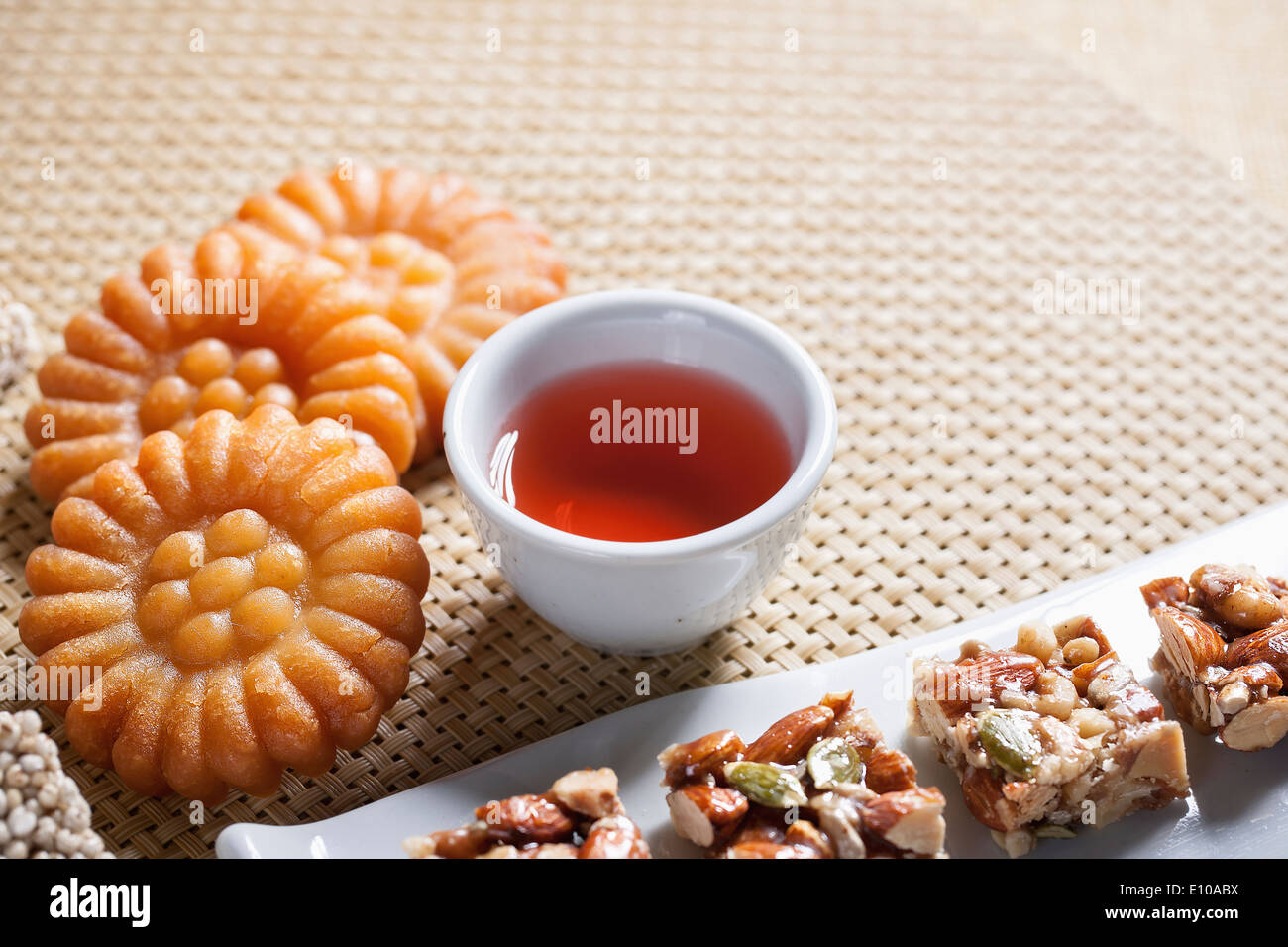 traditional Korean tea and cookies Stock Photo - Alamy