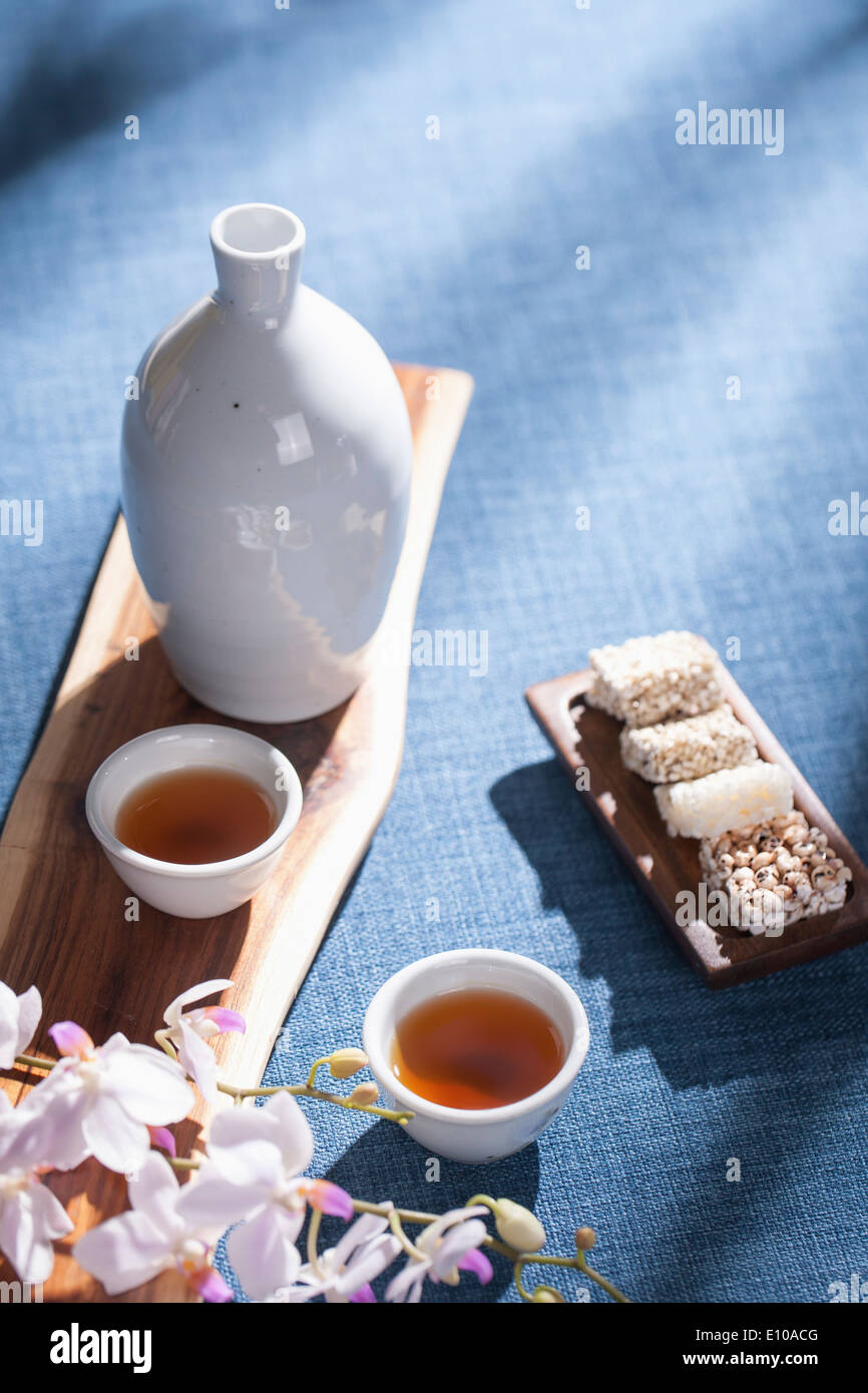 traditional Korean tea and cookies Stock Photo - Alamy