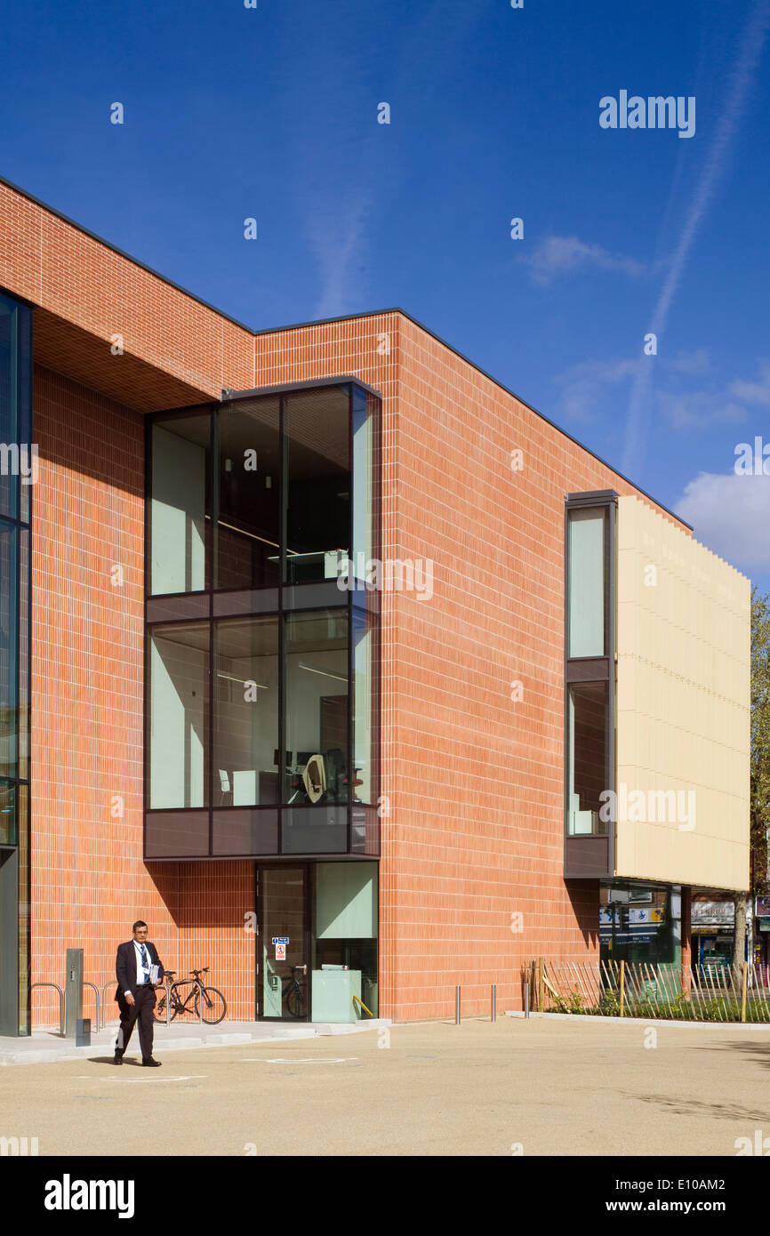 Two storey bay window hi-res stock photography and images - Alamy