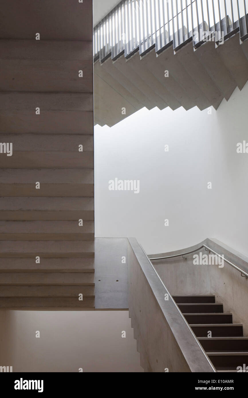 Library service hi-res stock photography and images - Alamy