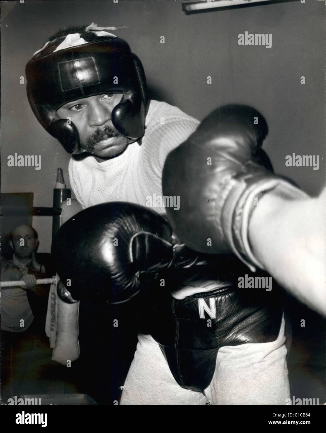 Welterweight world champion hi-res stock photography and images - Alamy