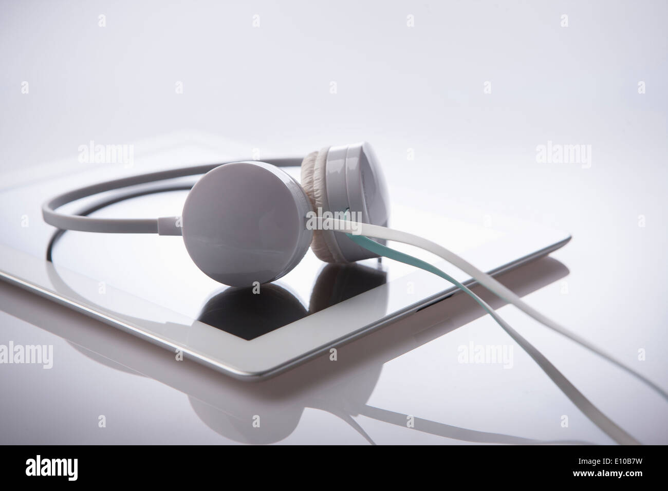 Head device hi-res stock photography and images - Alamy