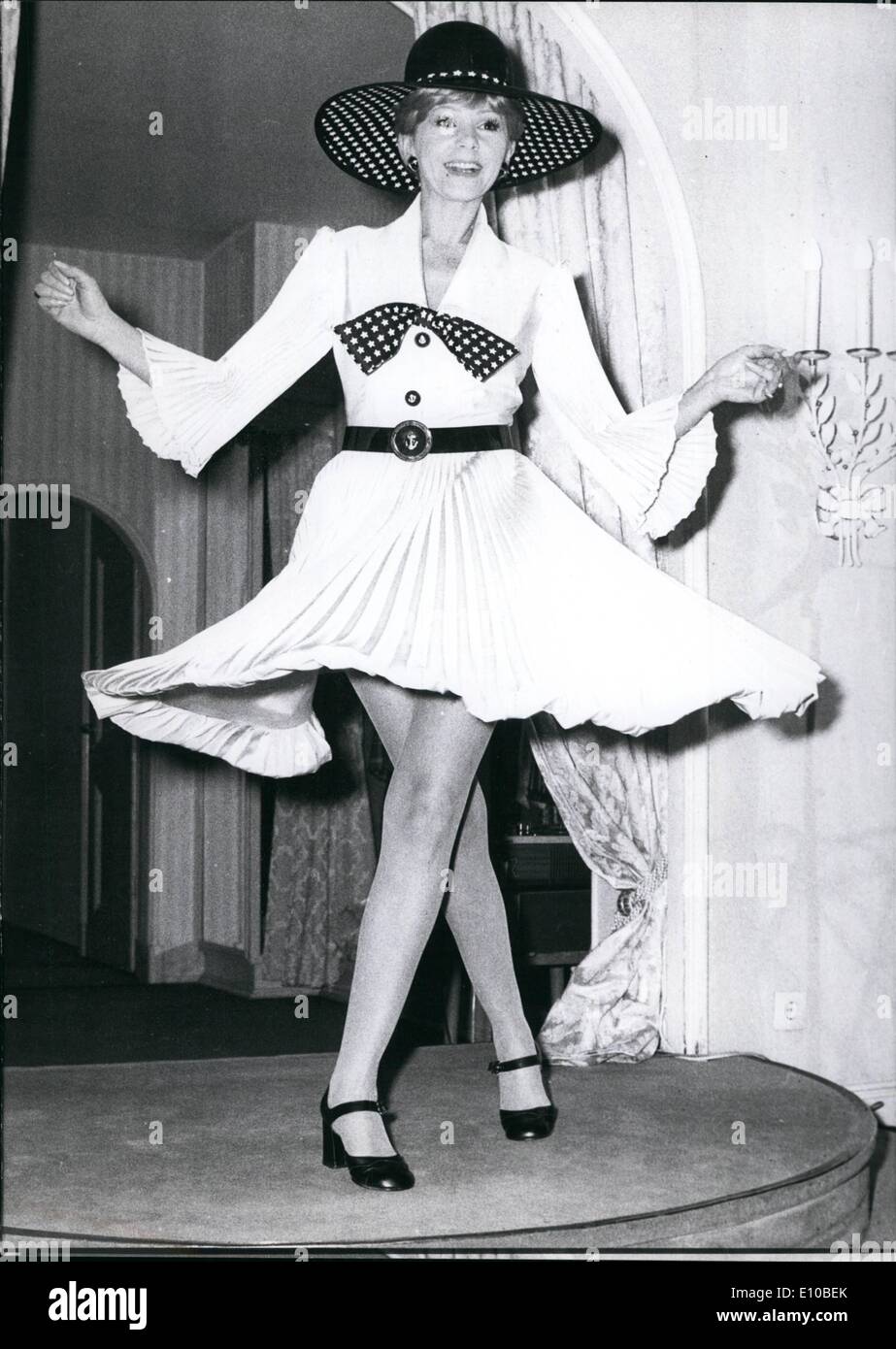 1972 fashion hi-res stock photography and images - Alamy