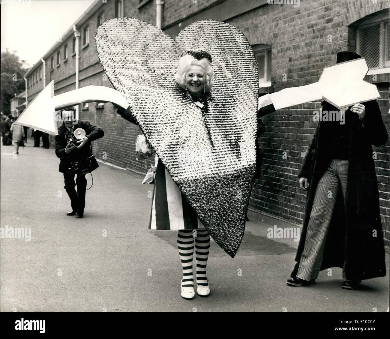 Jun. 06, 1972 - Mrs. shilling wears another sensational hat on the ...