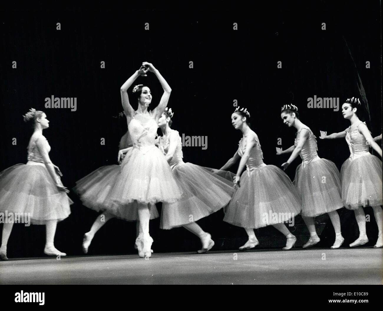 Romantic ballet hi-res stock photography and images - Alamy